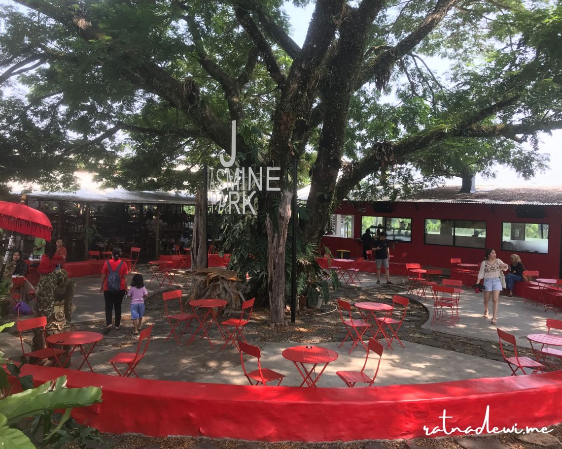 Jasmine Park Cisauk, Mini Zoo & Resto yang Nyempil di Tengah Permukiman ...